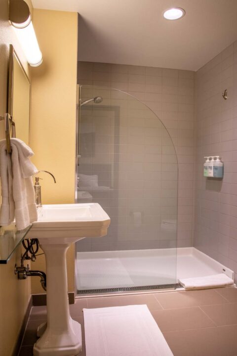 TSAINA LODGE | Valdez Heli-Ski Guides