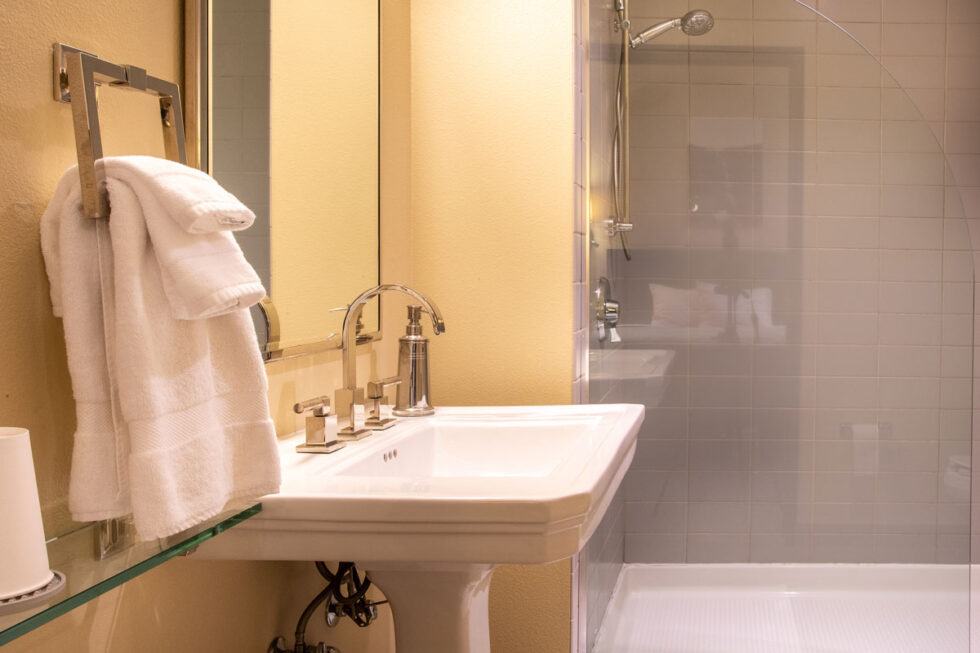 TSAINA LODGE | Valdez Heli-Ski Guides